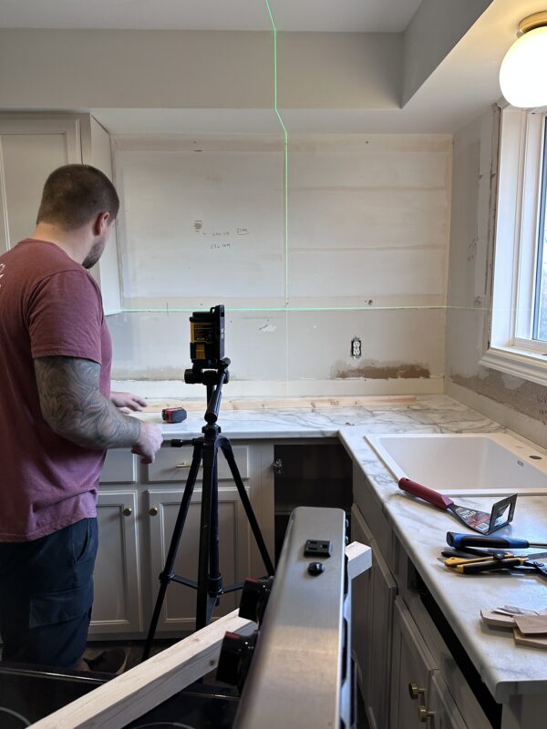 Kitchen Backsplash Tile: How to do it Yourself For Your First Time